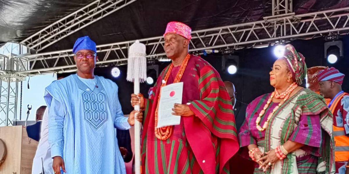 Oyo governor Makinde presents staff of office to Pastor Ghandi Olaoye ...