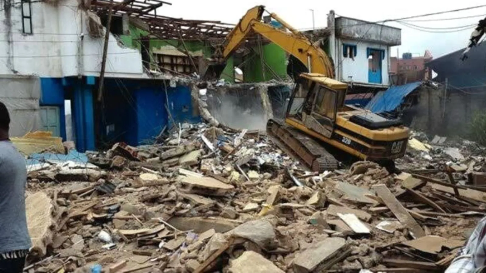 Lagos government ignores court order, demolishes over 100 houses in ...