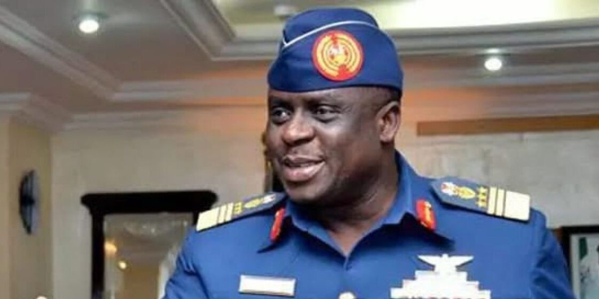 Court frees ex-Nigeria's former Air Force chief Adesola Amosu of N21 ...